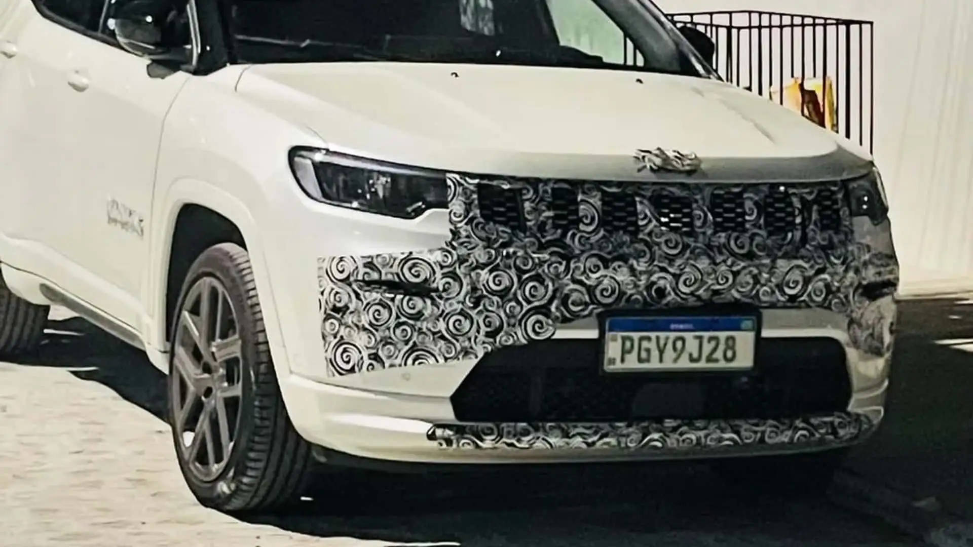 Novidades para o Jeep Compass 2025: grades, rodas e motores