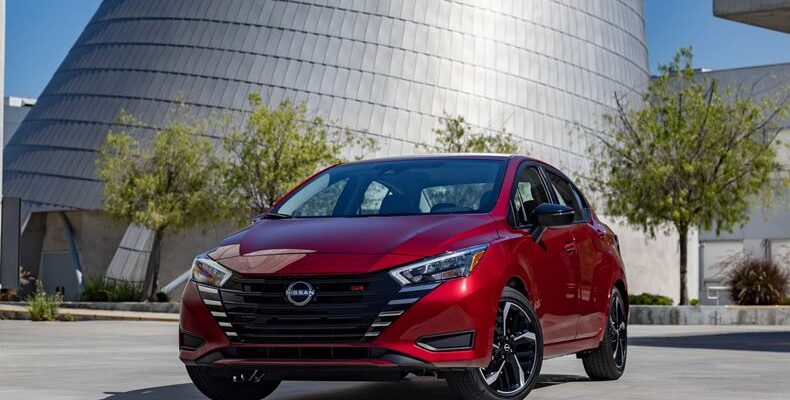 Confira o Nissan Versa 2024: descubra como é o sedã renovado que estará ...