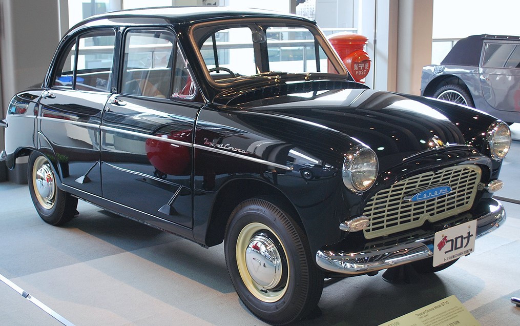 Toyota | Corona | Sedã que ficou na história